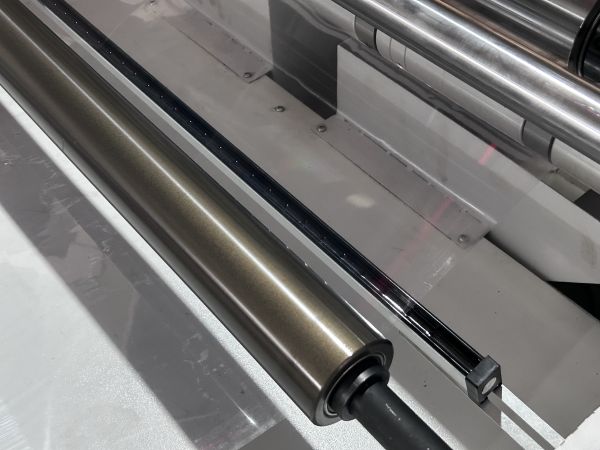 How to remove static in the paper web surface during paper jumbo roll ...